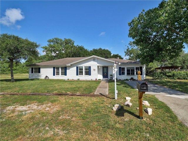 912 S 7th St, Aransas Pass, TX 78336