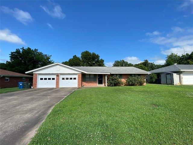 912 S Thompson Ave, Cushing, OK 74023