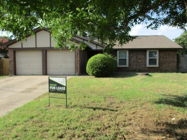 912 Shell Ct, Bedford, TX 76022
