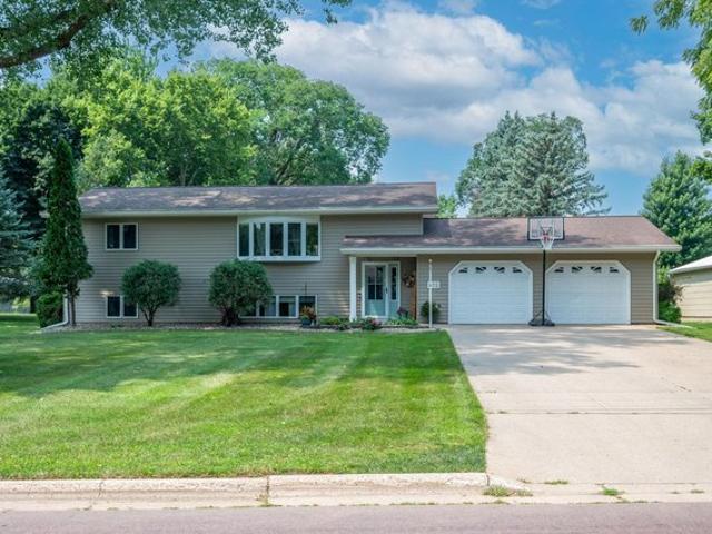 912 Shoreacres Dr, Fairmont, MN 56031