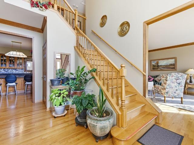 912 Stonebridge Way, Woodridge, IL 60517 | MLS #12601 | Compass