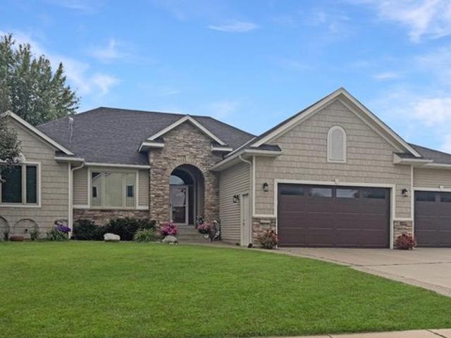 912 Superior Dr, Northfield, MN 55057