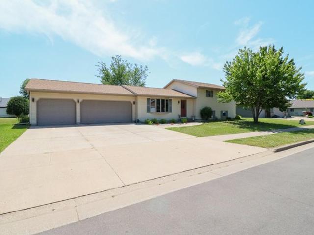 912 Packer Dr, Holmen, WI 54636