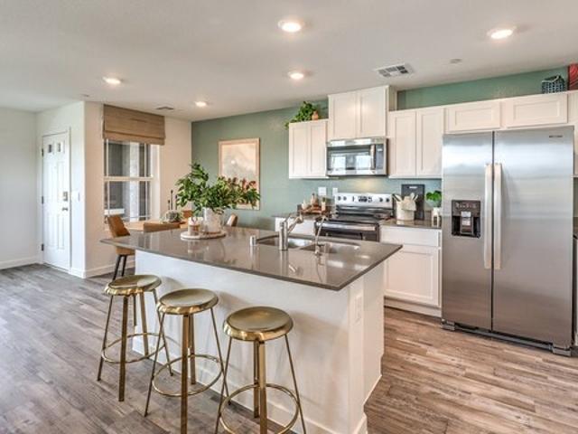 912 Pink Sugerbird St, Henderson, NV 89011