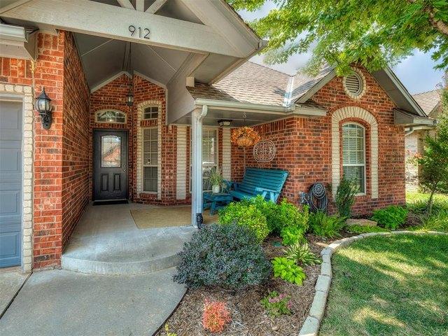 912 Regal Rd, Yukon, OK 73099
