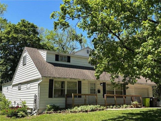 912 Ridge Dr, Belton, MO 64012