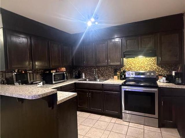 912 W 24th Street