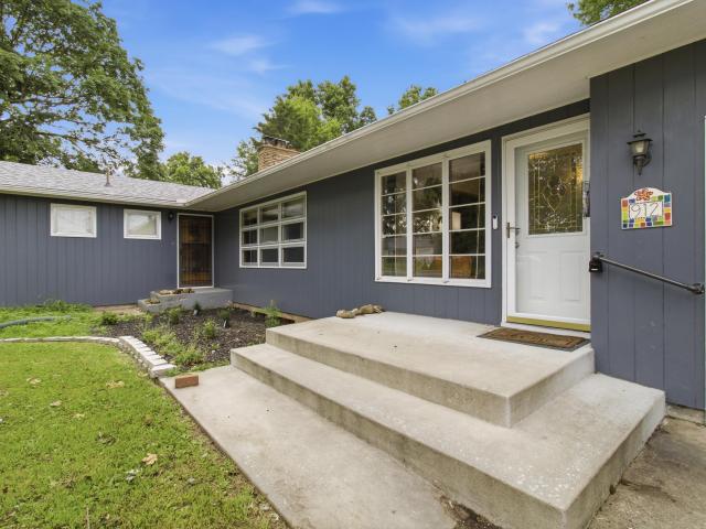 912 W Pleasant Street