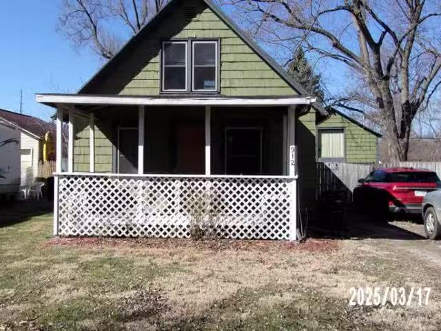 912 Wayne St, Jackson, MI 49202 MLS 25010198