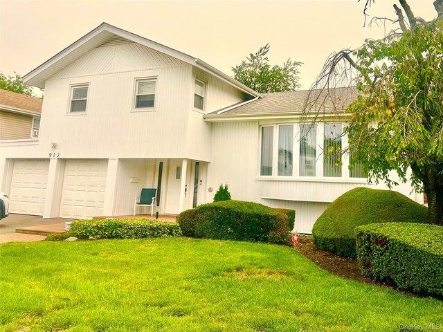 912 Whitehall Dr, North Woodmere, NY 11581