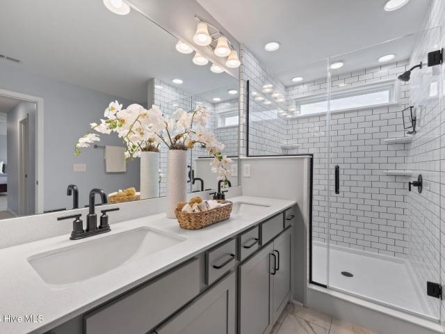 912 Terraces Lane