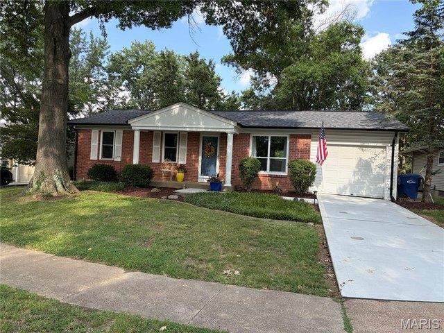 912 Tree Trails Ln, Fenton, MO 63026