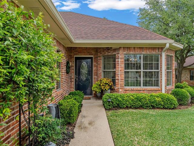 9136 Darby Ln, Waco, TX 76712 | MLS #21245 | Compass