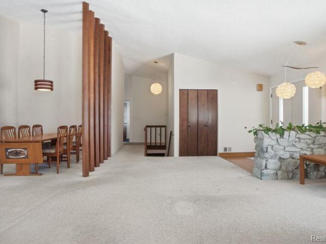 9136 Shinanguag Drive