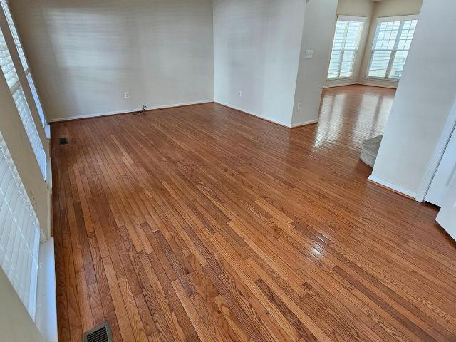 9137 Stonegarden Dr, Lorton, VA 22079 | MLS #VAFX2297 | Compass