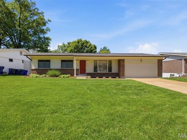 9131 Cherry Brook Ln, Crestwood, MO 63126