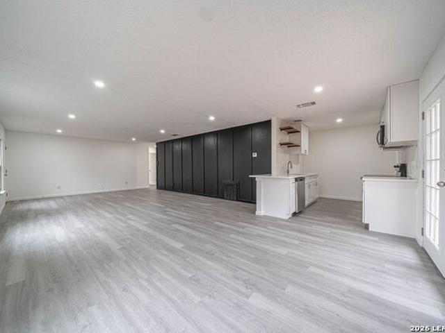 9131 Valley Ridge