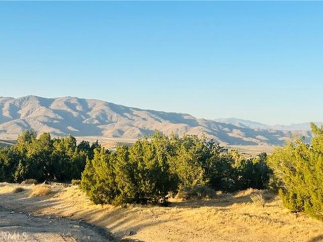 9132 Candlewood Rd, Apple Valley, CA 92308