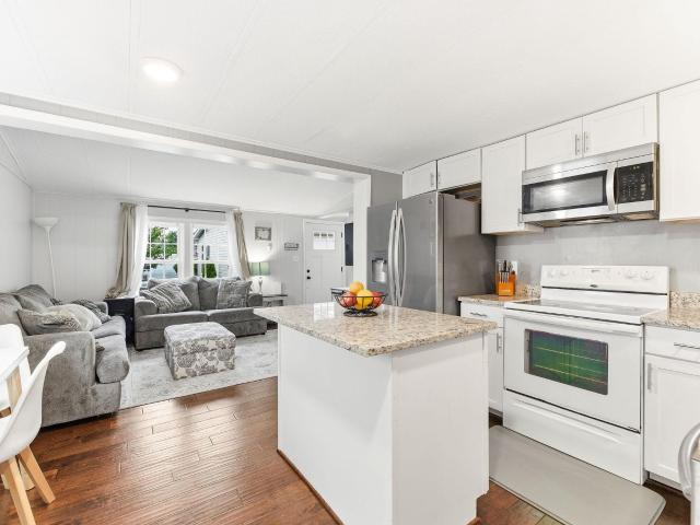 9132 Goldenrod Lane