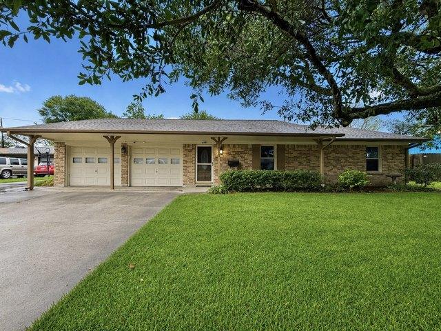 913 Cannan Dr, Angleton, TX 77515
