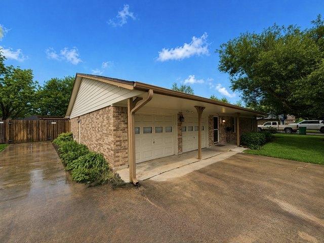 913 Cannan Dr, Angleton, TX 77515
