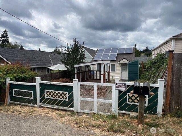 913 Charlotte Ave W, Bremerton, WA 98312