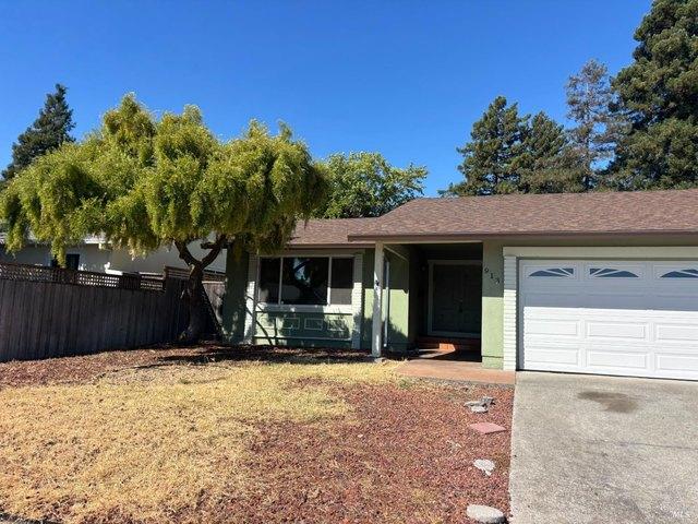 913 Crinella Dr, Petaluma, CA 94954