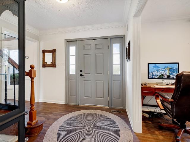 913 Arrowwood Drive