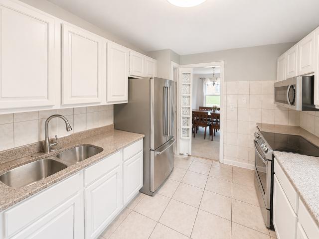 913 Flossmoor Ave, Waukegan, IL 60085 | MLS #12629 | Compass