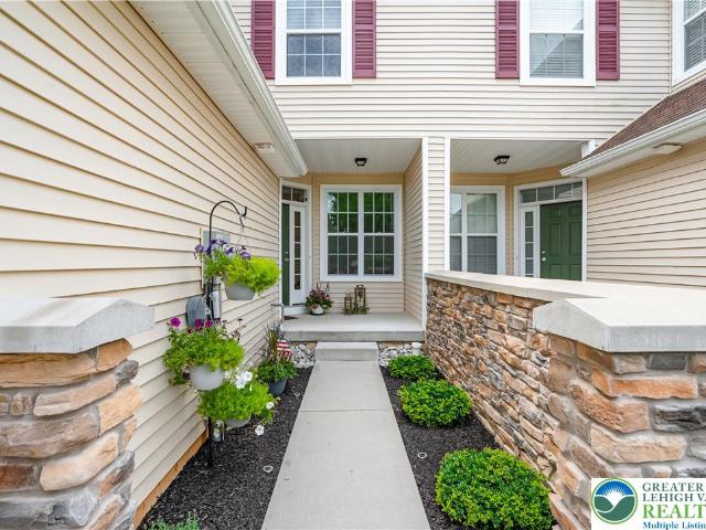 913 Iron Lane