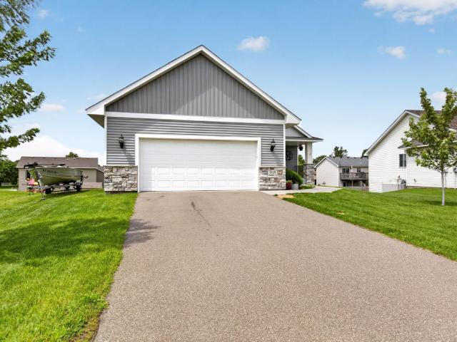 913 Moline Loop NW