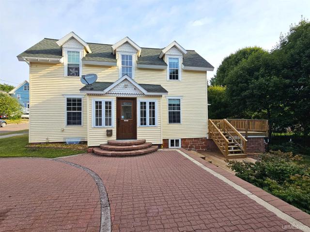 913 Maple Street