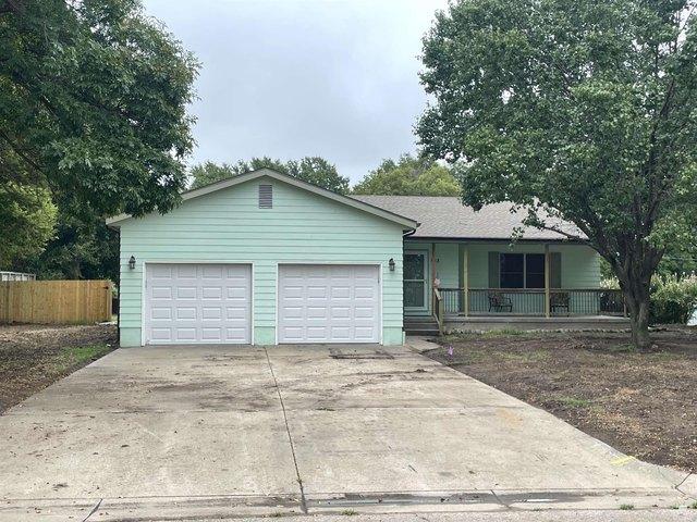 913 N Elm St, Abilene, KS 67410
