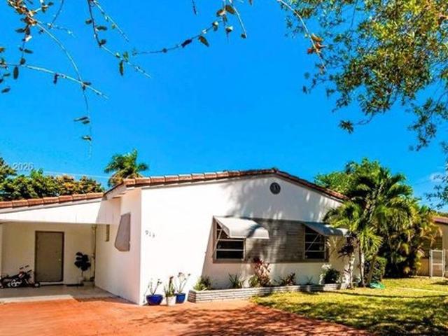 913 NE 4th St, Hallandale Beach, FL 33009