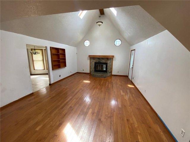 913 NW 37th St, Blue Springs, MO 64015