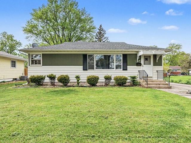 913 S Main St, Crown Point, IN 46307