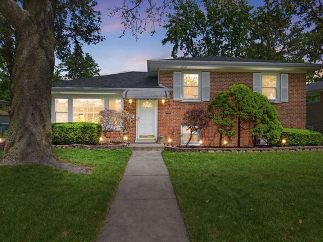 913 S Mitchell Ave, Elmhurst, IL 60126