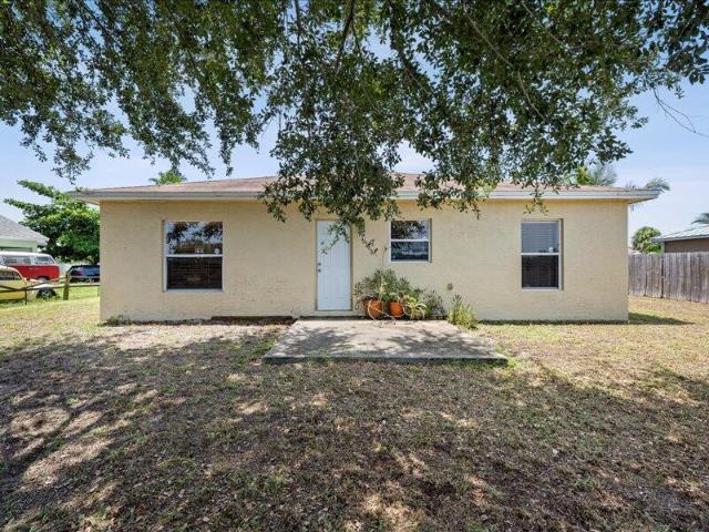 913 SE Forrest Park Dr, Stuart, FL 34994 | MLS #R11105