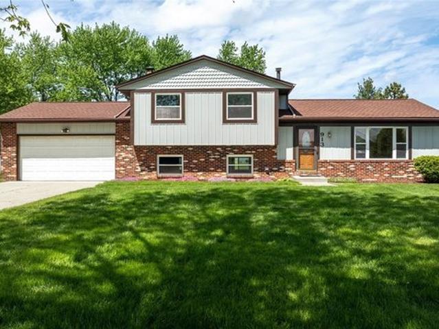 913 Sherwood Dr, Macedonia, OH 44056