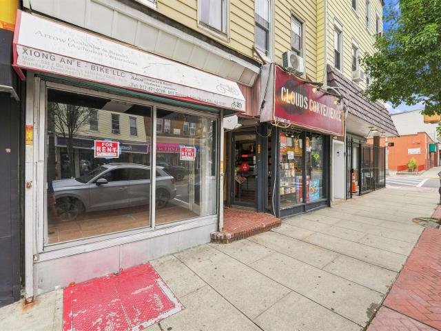 913 Summit Ave