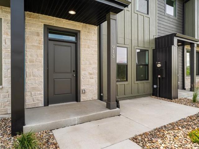 913 Percheron Ln, Norwalk, IA 50211