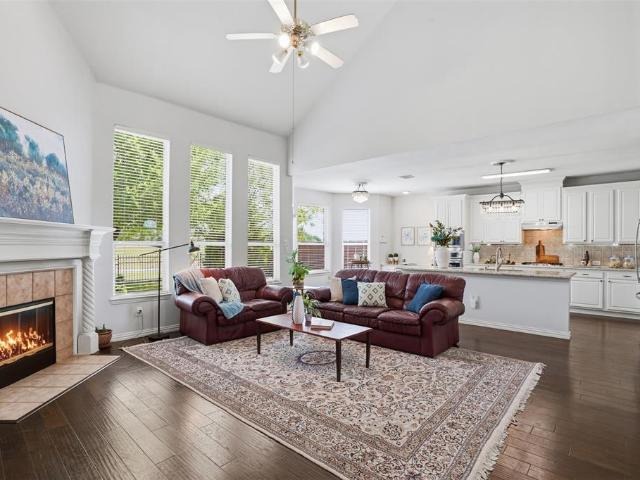 913 Royal Oaks Drive