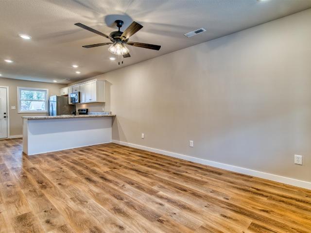 913 W 9th Street