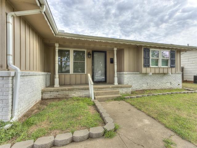 913 W Mitchell Drive
