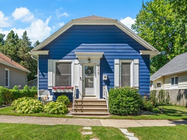 913 Wolcott Ave, Saint Joseph, MI 49085