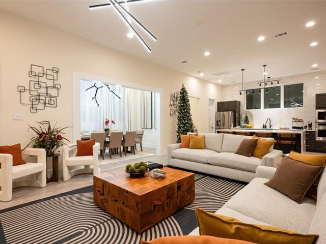 913 Thompson St, Houston, TX 77007