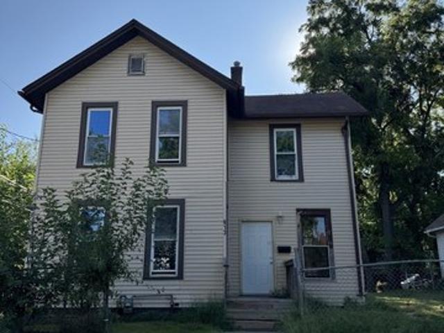 913 Vine St, Davenport, IA 52804
