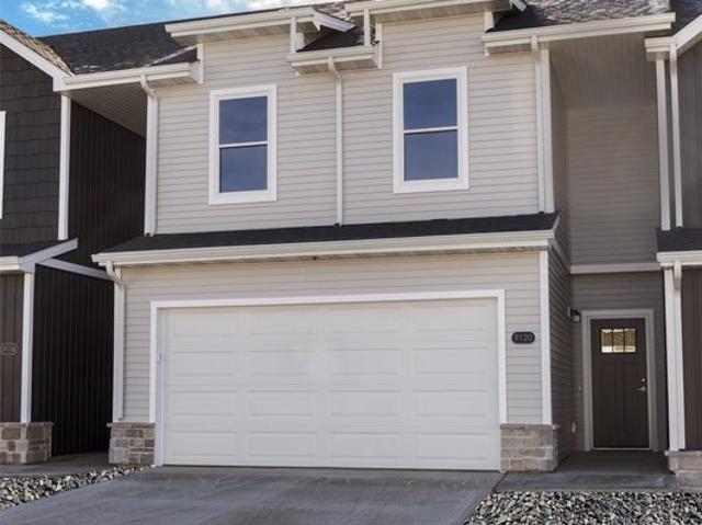 9146 Robinson Dr, West Des Moines, IA 50266