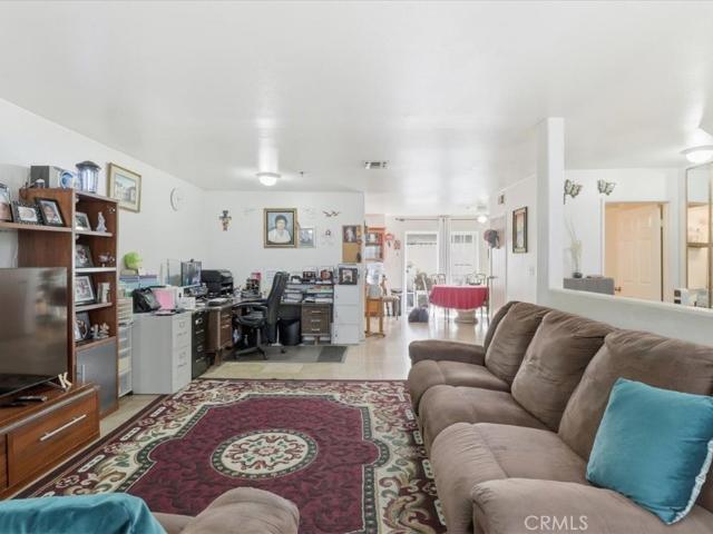9146 Tobias Ave, Unit 4, Panorama City, CA 91402 | MLS #SR26059 | Compass