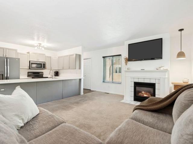 9147 S Jefferson Pl Unit BLD15, Sandy, UT 84070